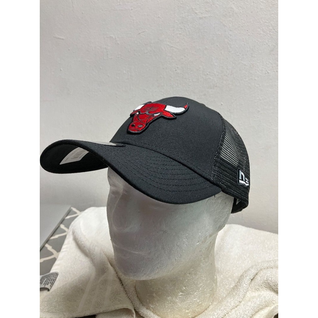 NE 9Forty Trucker Chicago Bulls Team HF VEL Black Baseball Cap Velcro ...