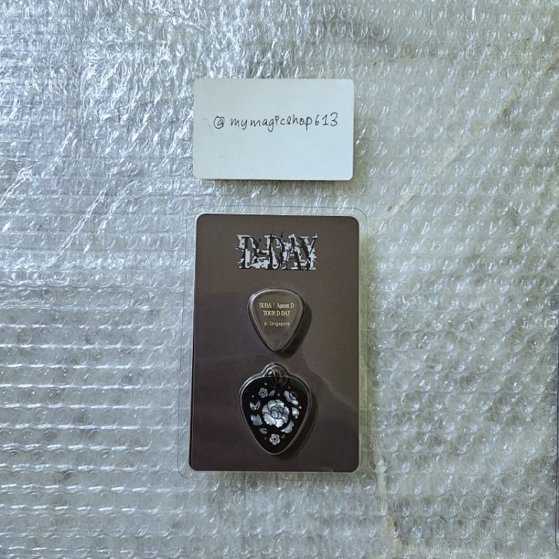 SUGA | AGUST D TOUR [D-DAY] THE FINAL OFFICIAL MERCH - GUITAR PICK SET #BTS | Shopee Malaysia