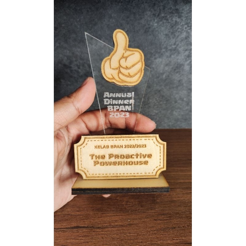Plak / plaque anugerah, cenderahati custom | Shopee Malaysia