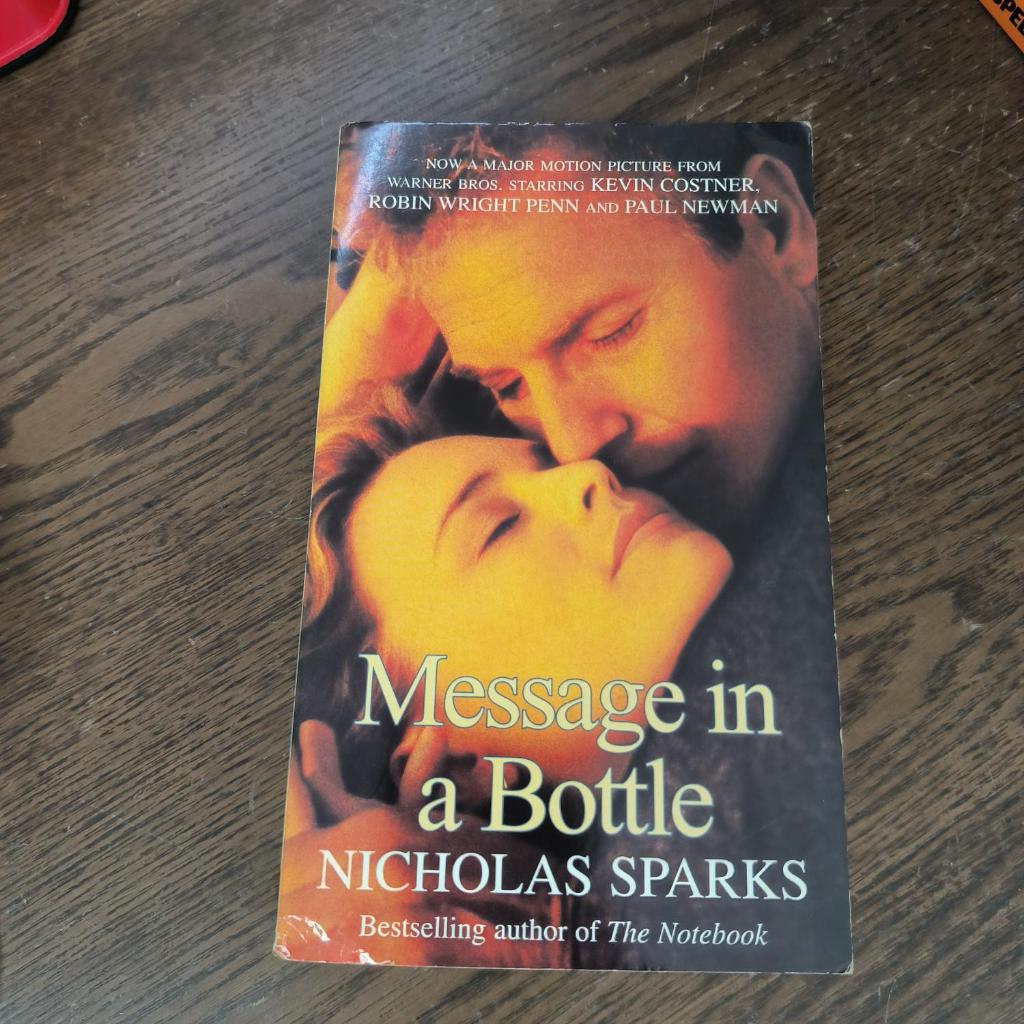 Message in a Bottle by Nicholas Sparks | Shopee Malaysia