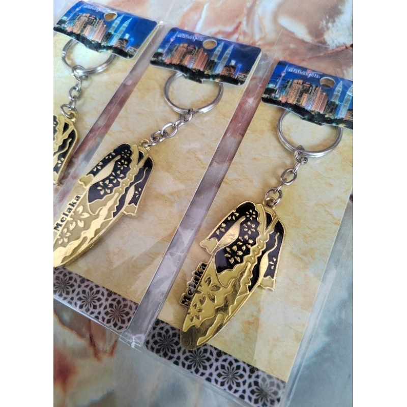 [MELAKA SOUVENIR] 1 PC Zinc Alloy Kebaya Design Keychain Melaka ...
