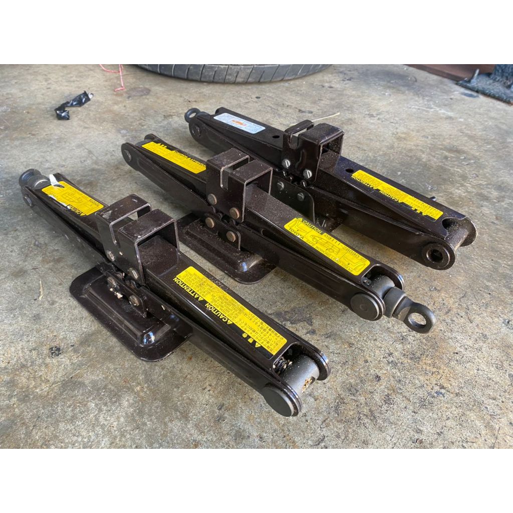 TOYOTA ORIGINAL CAR JACK | Shopee Malaysia