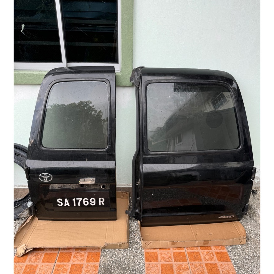 Toyota Land Cruiser LC80 Rear Barn Door Pair Tail Gate Take Off In Good ...