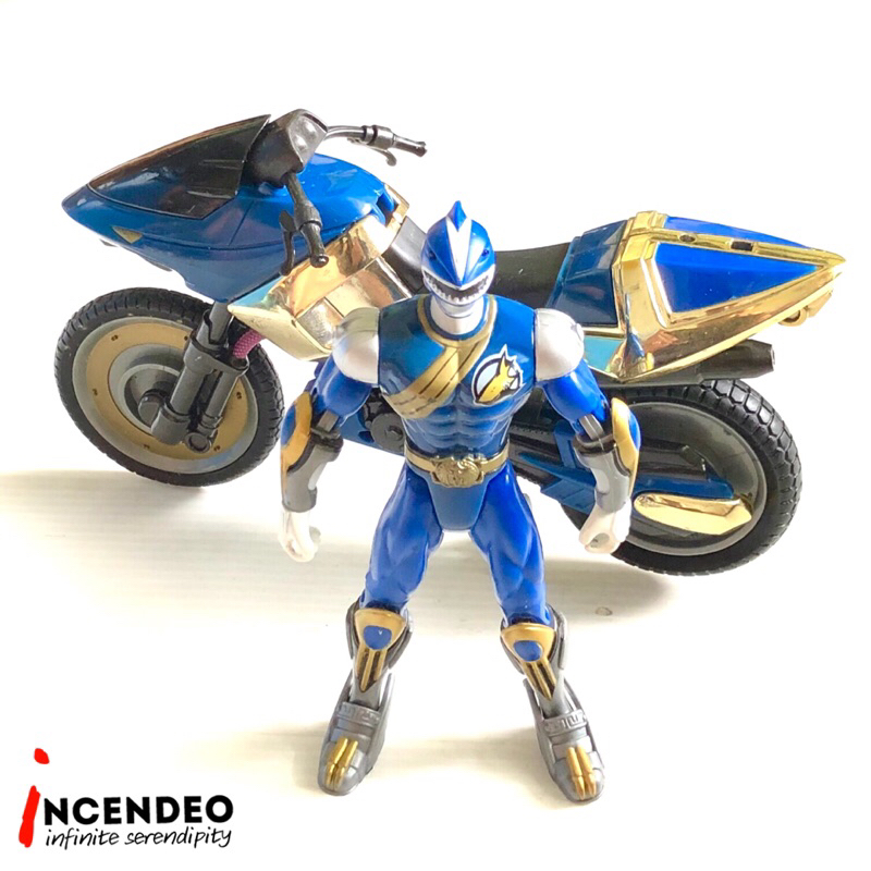 Bandai Mighty Morphin Power Rangers Wild Force Blue Ranger and Savage ...