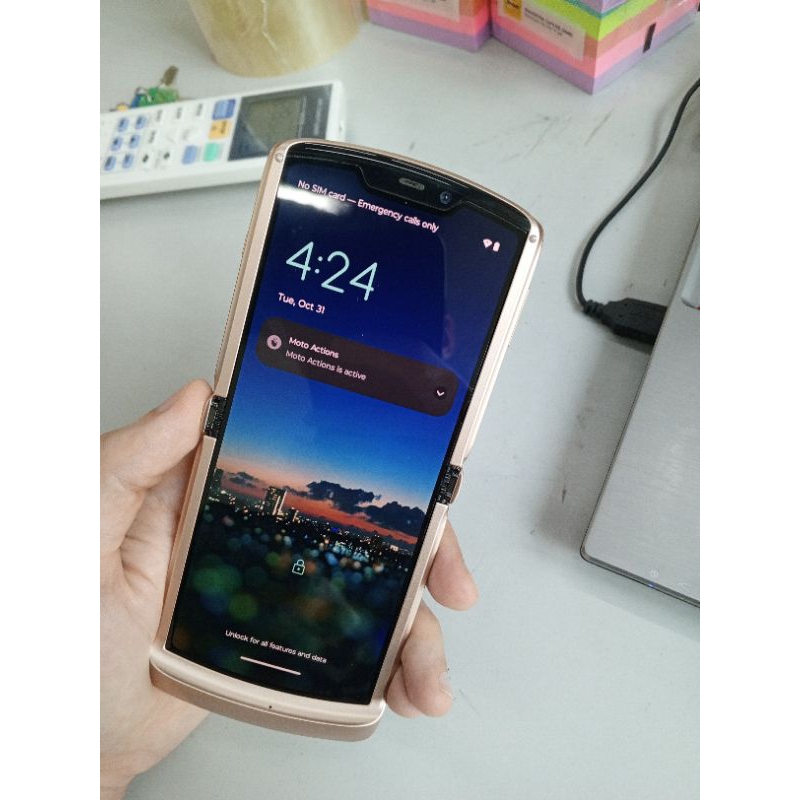 Motorola RAZR 5G 2020 Gold Rare edition | Shopee Malaysia