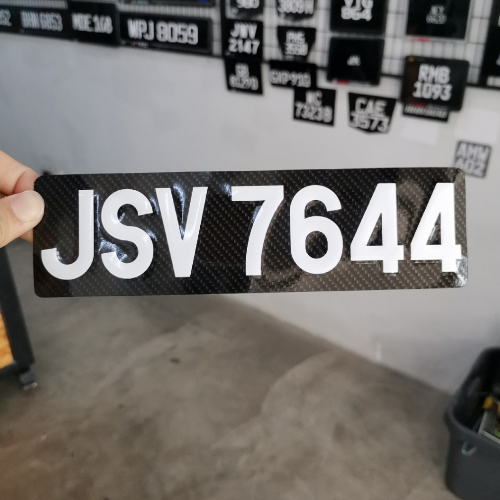 (D) Tracwrap Carbon Fiber 6D No Plate Motor Depan Papan Pajang Besi ...