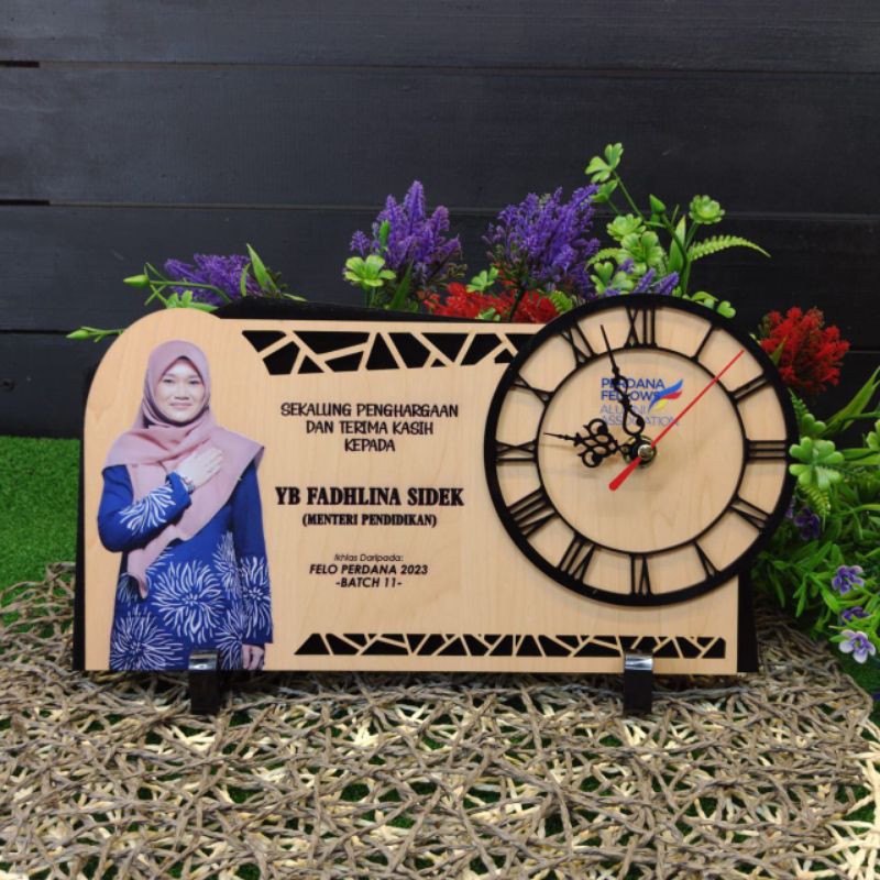 CENDERAHATI ISTIMEWA BERSERTA JAM CUSTOM | Shopee Malaysia