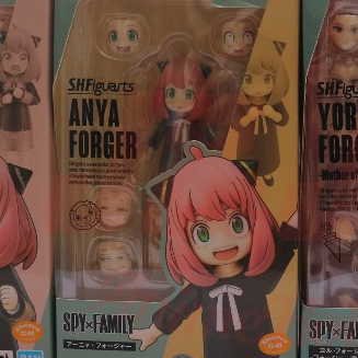 S.H.Figuarts Loid Forger Father of Forger Family Yor Forger Mother of ...