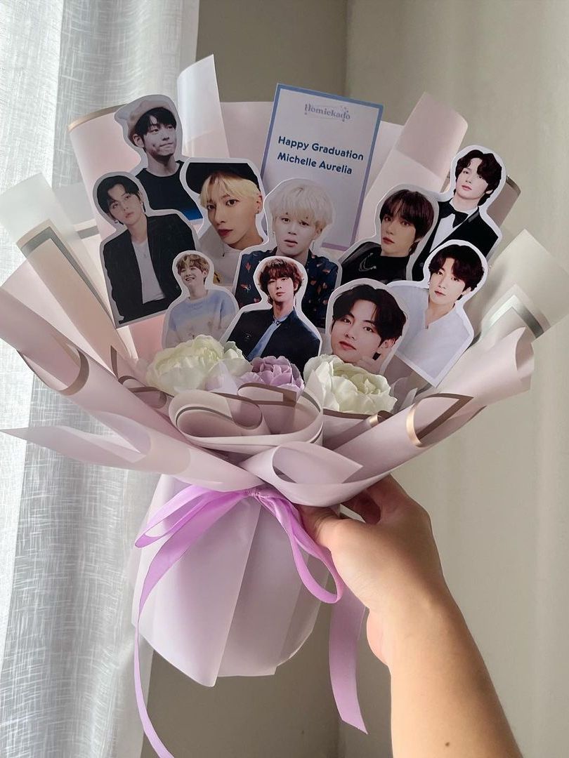 15 PHOTOS READY STOCK KPOP IDOL BOUQUET|| PHOTOCARD BOUQUET BTS, NCT ...