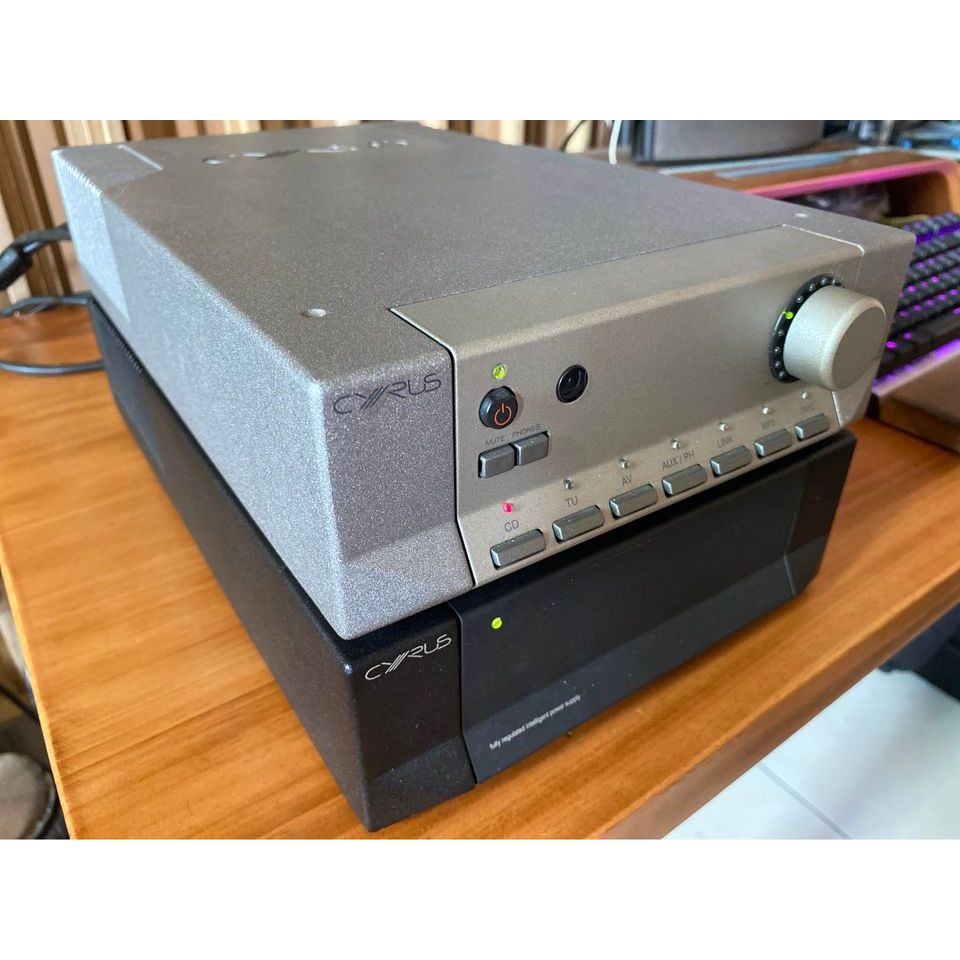 Cyrus PRE XVS Preamplifier + PSX-R2 Power Supply & Cyrus POWER MBLOC w ...