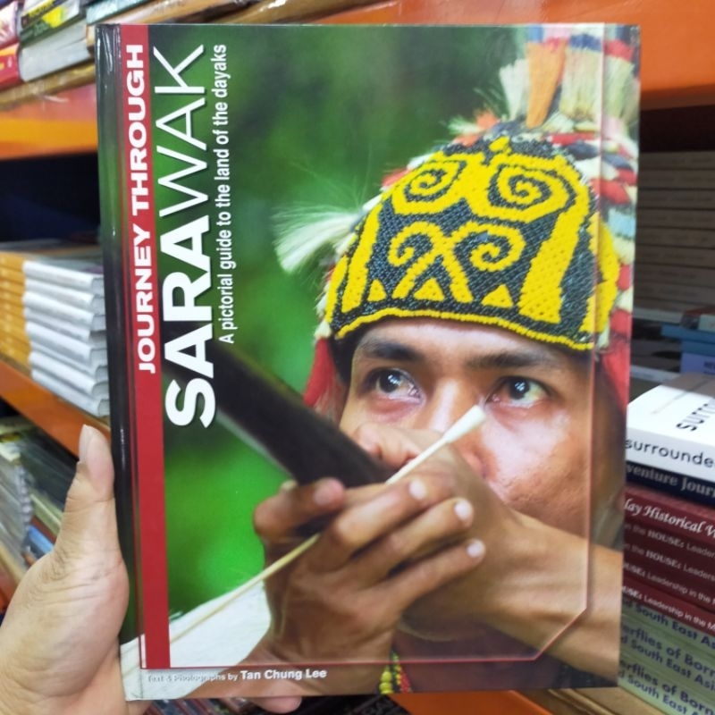 JOURNEY THROUGH SARAWAK : A PICTORIAL GUIDE TO THE LAND OF DAYAKS (Tan ...