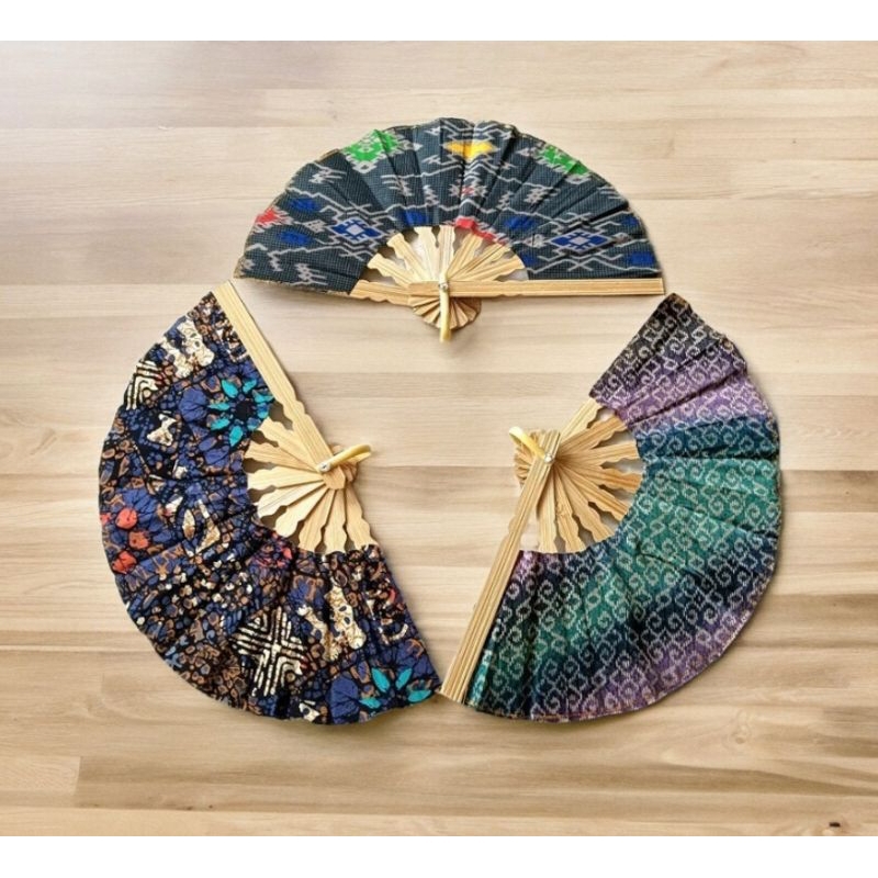 SMALL BATIK HAND FAN WITH VARIETY OF COLORS DESIGNS /KIPAS TANGAN BATIK ...