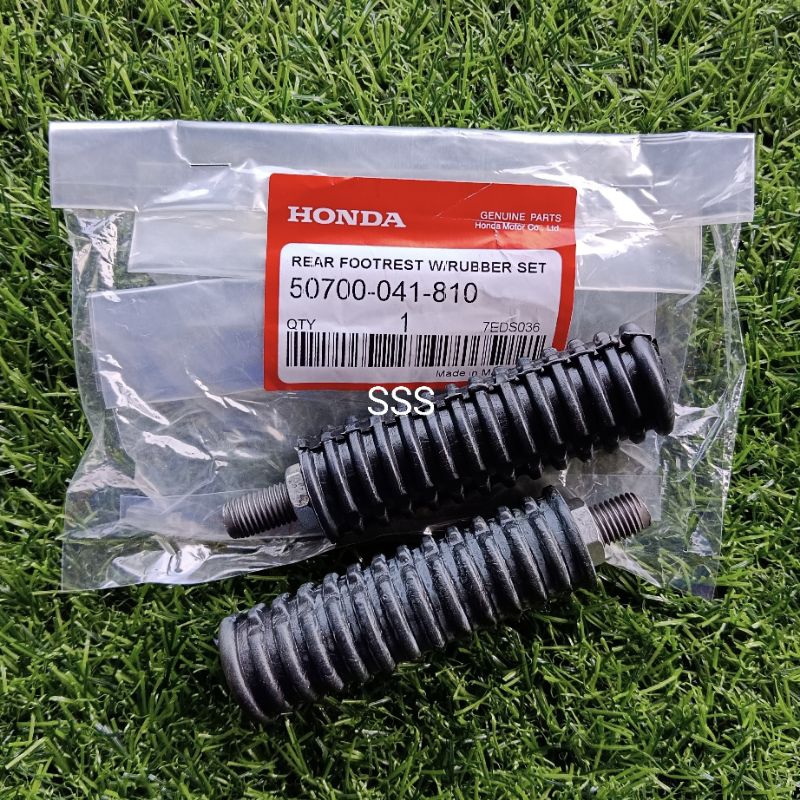 ORIGINAL HONDA C70 REAR FOOTREST WITH RUBBER SET GETAH PEMIJAK KAKI ...