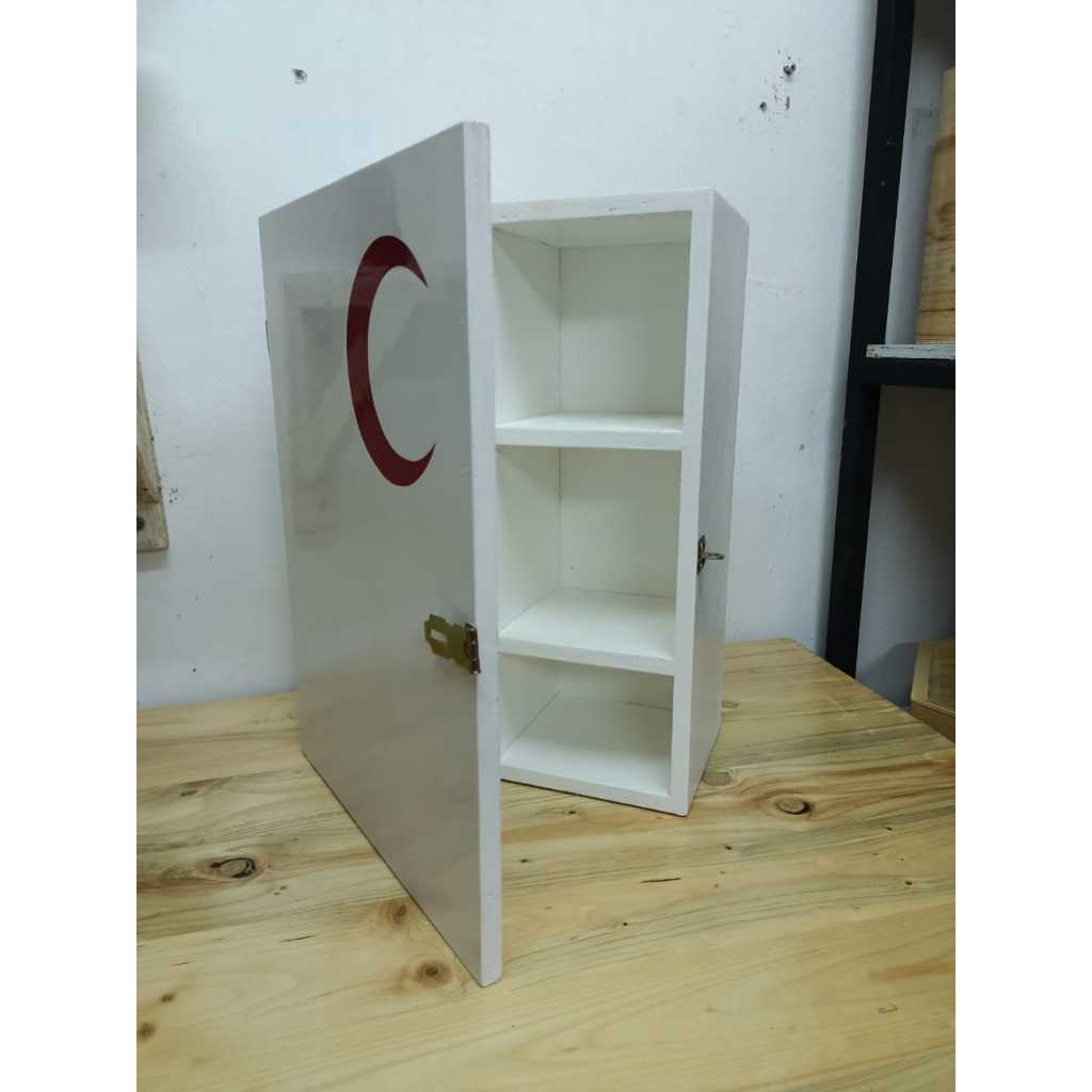 Kotak Ubat Emergency kit Box (ii) Saiz 30x15cm Ketinggian 40cm | Shopee ...