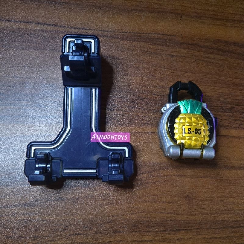 SET DX Pine Pineapple Lockseed + DX Lockseed Holder Kamen Rider Gaim ...