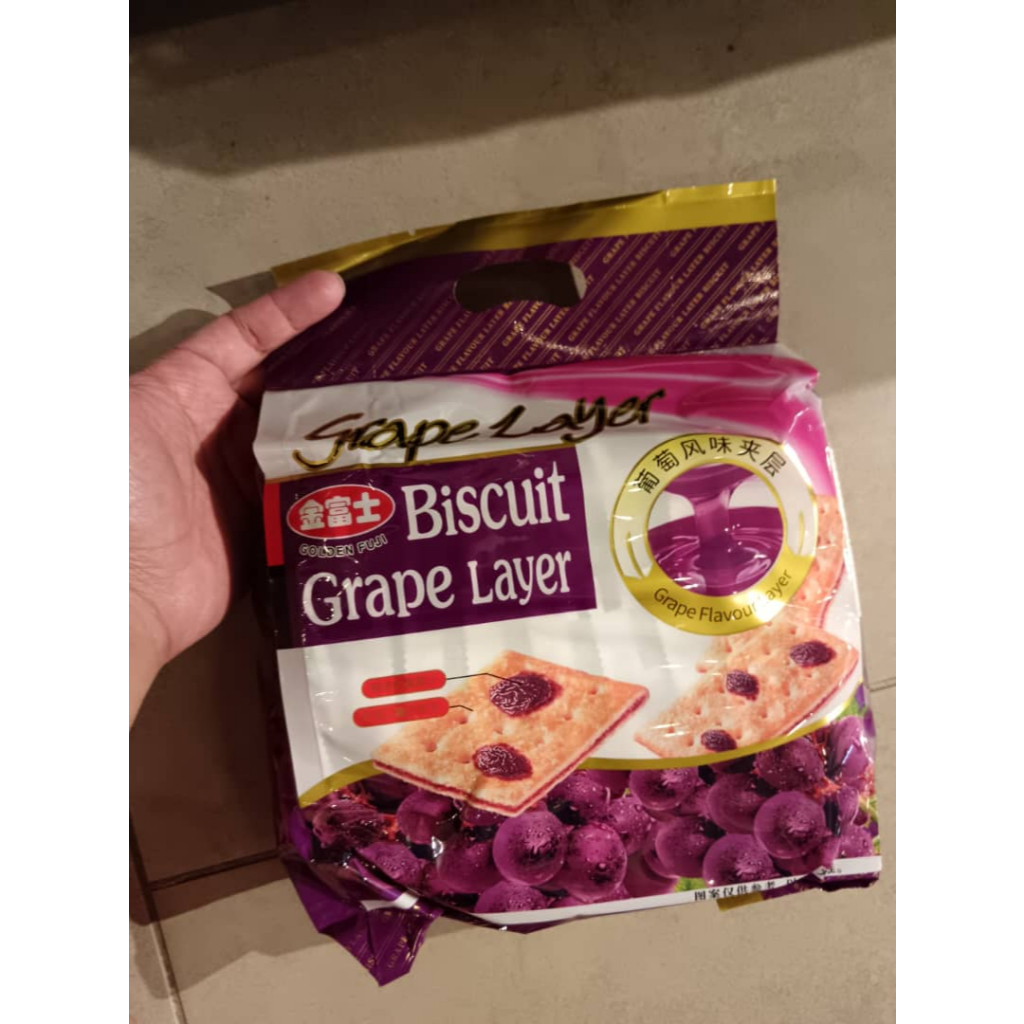 GOLDEN FUJI GRAPE/STRAWBERRY LAYER BISCUIT 400G **WITH FREE GIFT ...