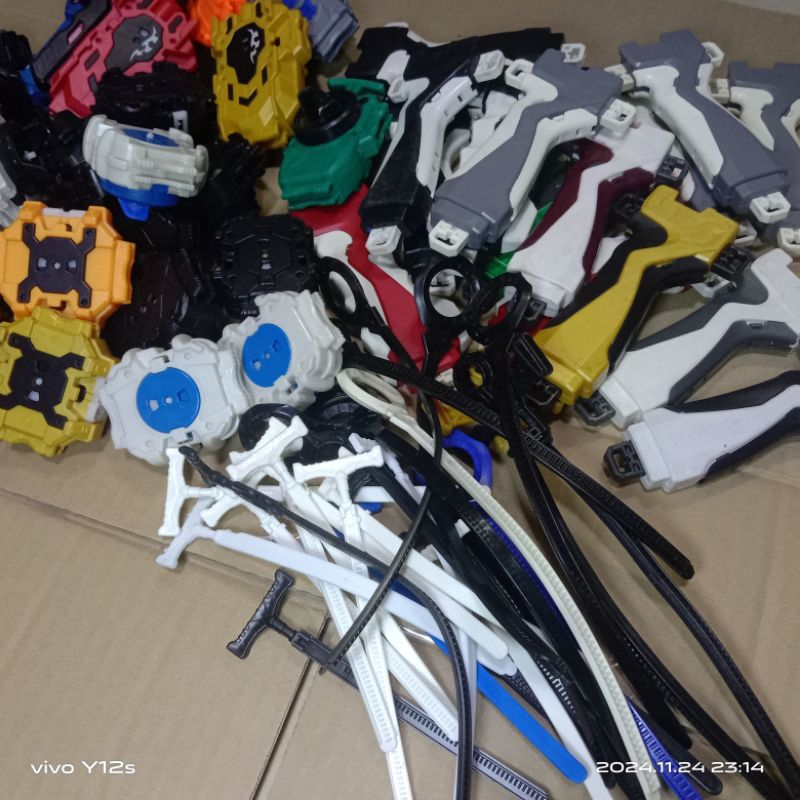 (Ready Stock / Promotion Price) Beyblade Burst String/Ripcord Launcher ...