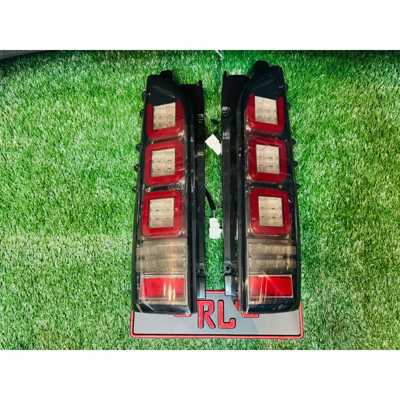 Toyota hiace V8 rear led tail lamp light 2009 2010 2011 2012 2013 2014 ...