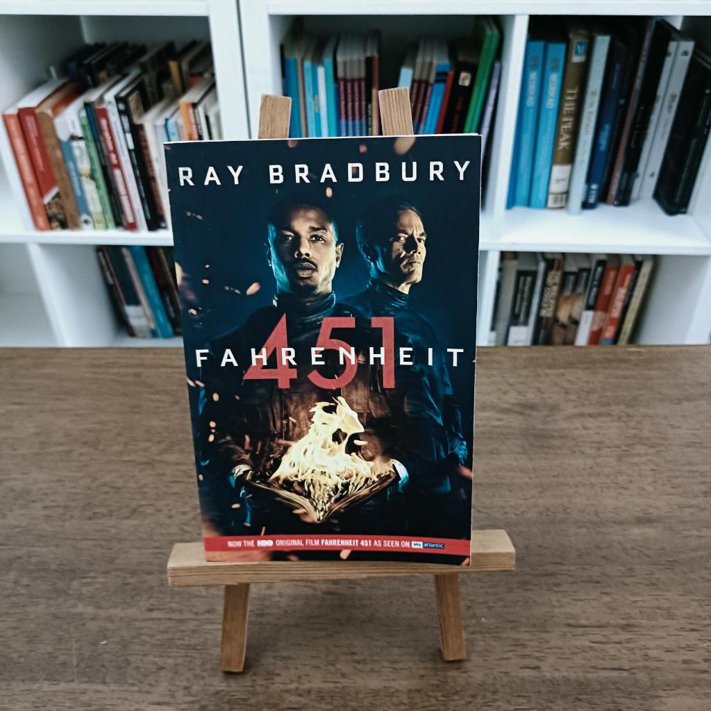 Fahrenheit 451 by Ray Bradbury | Shopee Malaysia