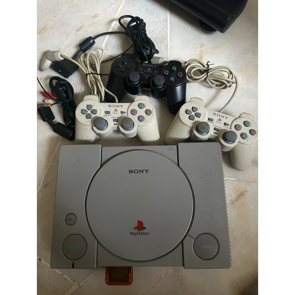 Used Pre-Owned Sony PlayStation for display/spareparts/collection ...