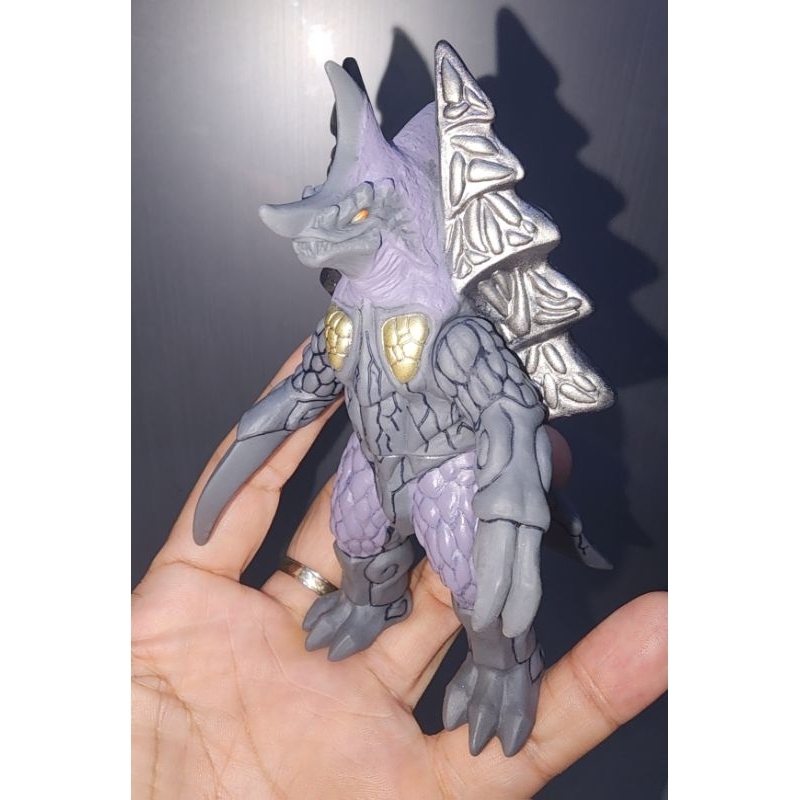 Bandai Ultraman Ultra Monster Kaiju Neo Guy Garade sofubi 5.5 spark ...