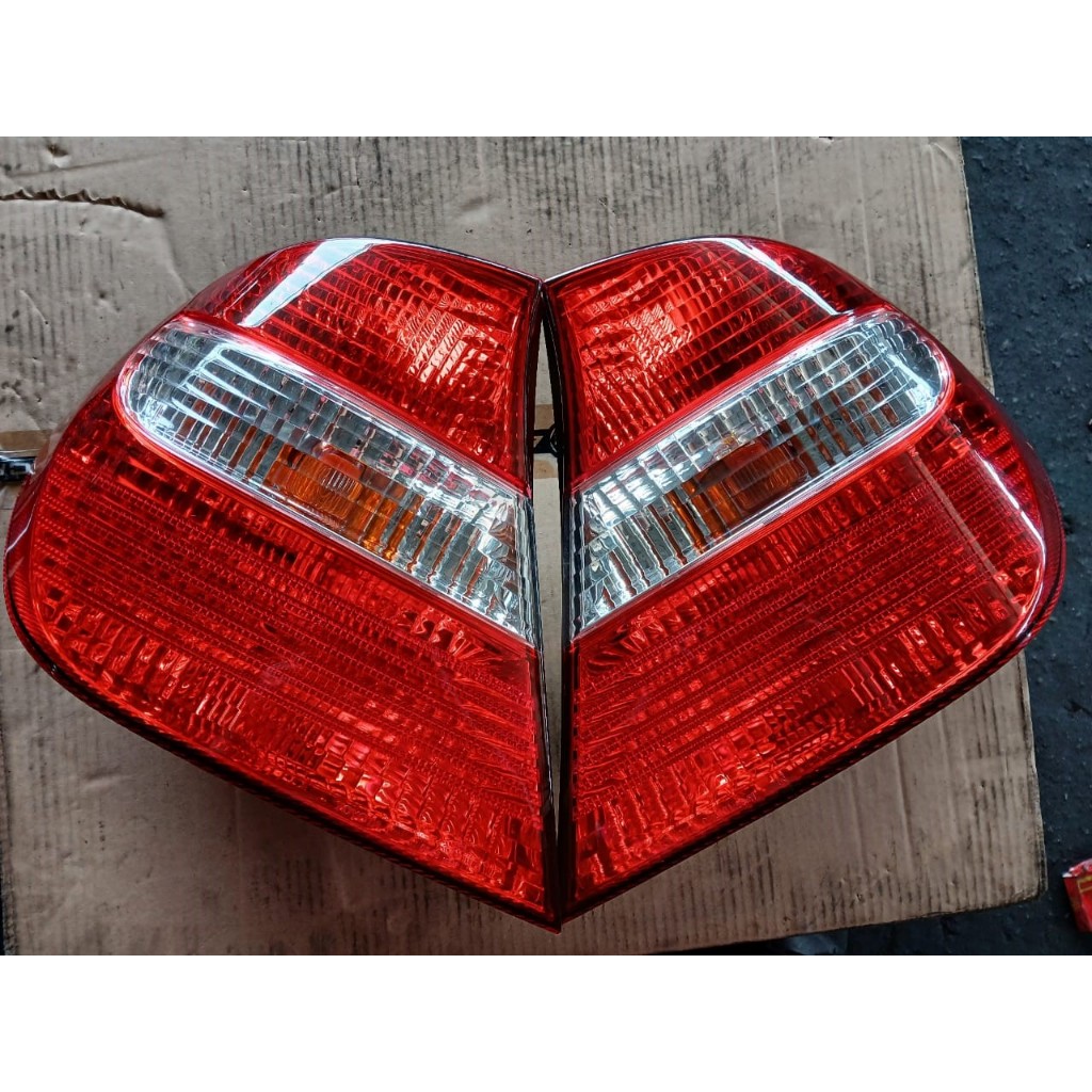 Toyota Camry AVC30 Rear Tail Lamp (2002-2004) USED | Shopee Malaysia