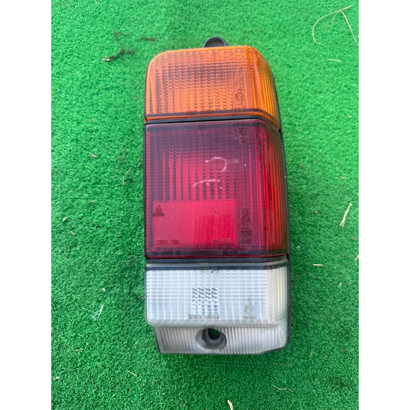 Taillamp (RH), nissan bluebird 910 wagon. Original japan | Shopee Malaysia