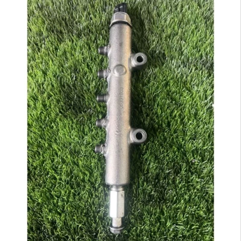 Mitsubishi Triton 2.5 4D56U Fuel Common Rail with pressure regulator ...