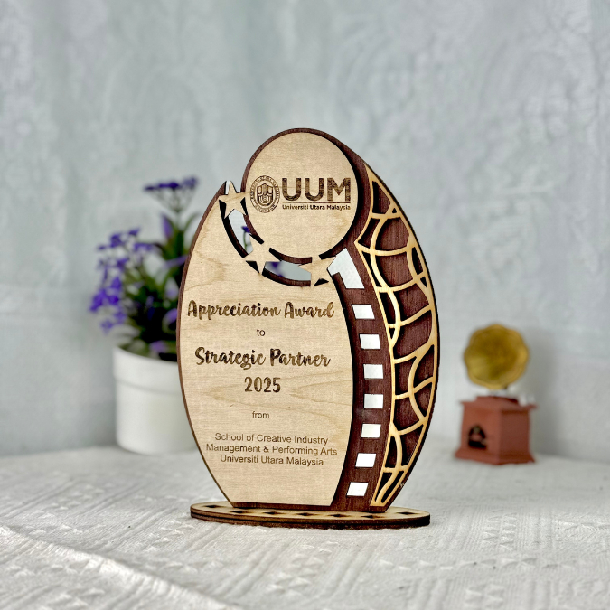Plaque Award/Free Box/untuk pelbagai majlis/trofi kayu PERIMUM tapi ...