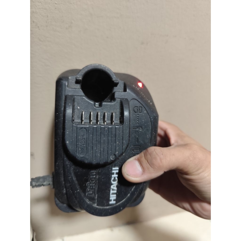 Hitachi 12v original charger | Shopee Malaysia