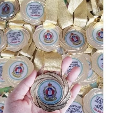 Piala/trophy/plag/plak/hadiah/saguhati/Medal besi bersama tulisan ...