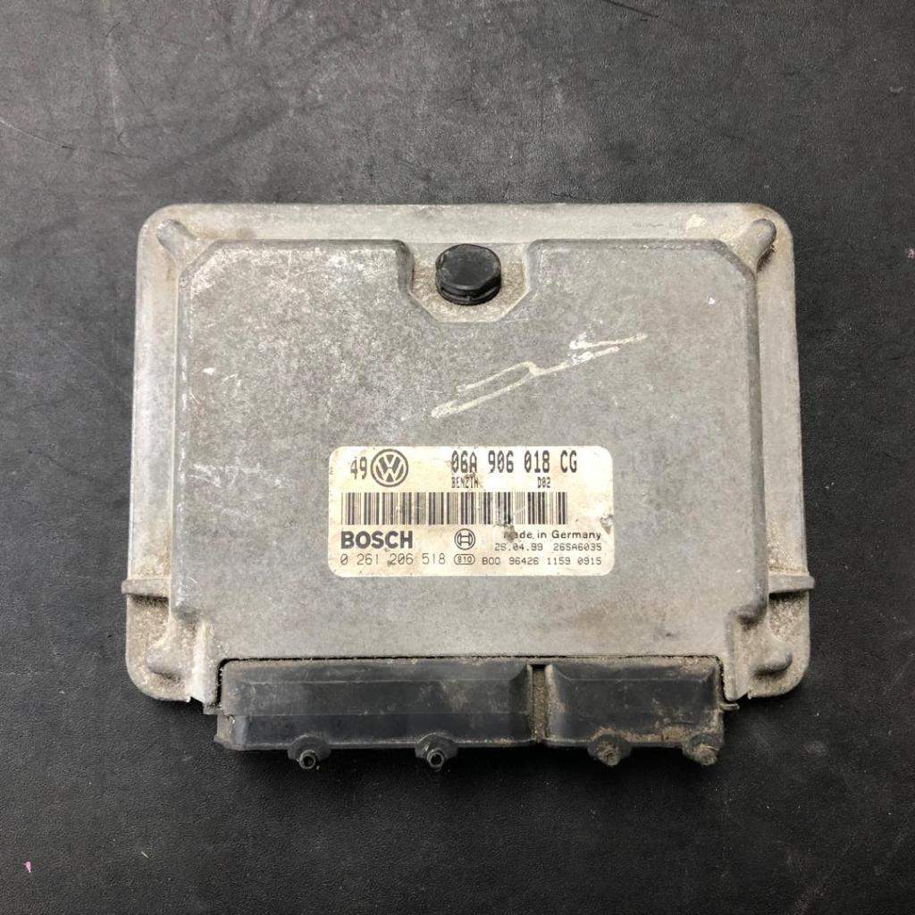 VOLKSWAGEN GOLF Engine Control Unit ECU 06A-906-018-CG / 0-261-206-518 ...