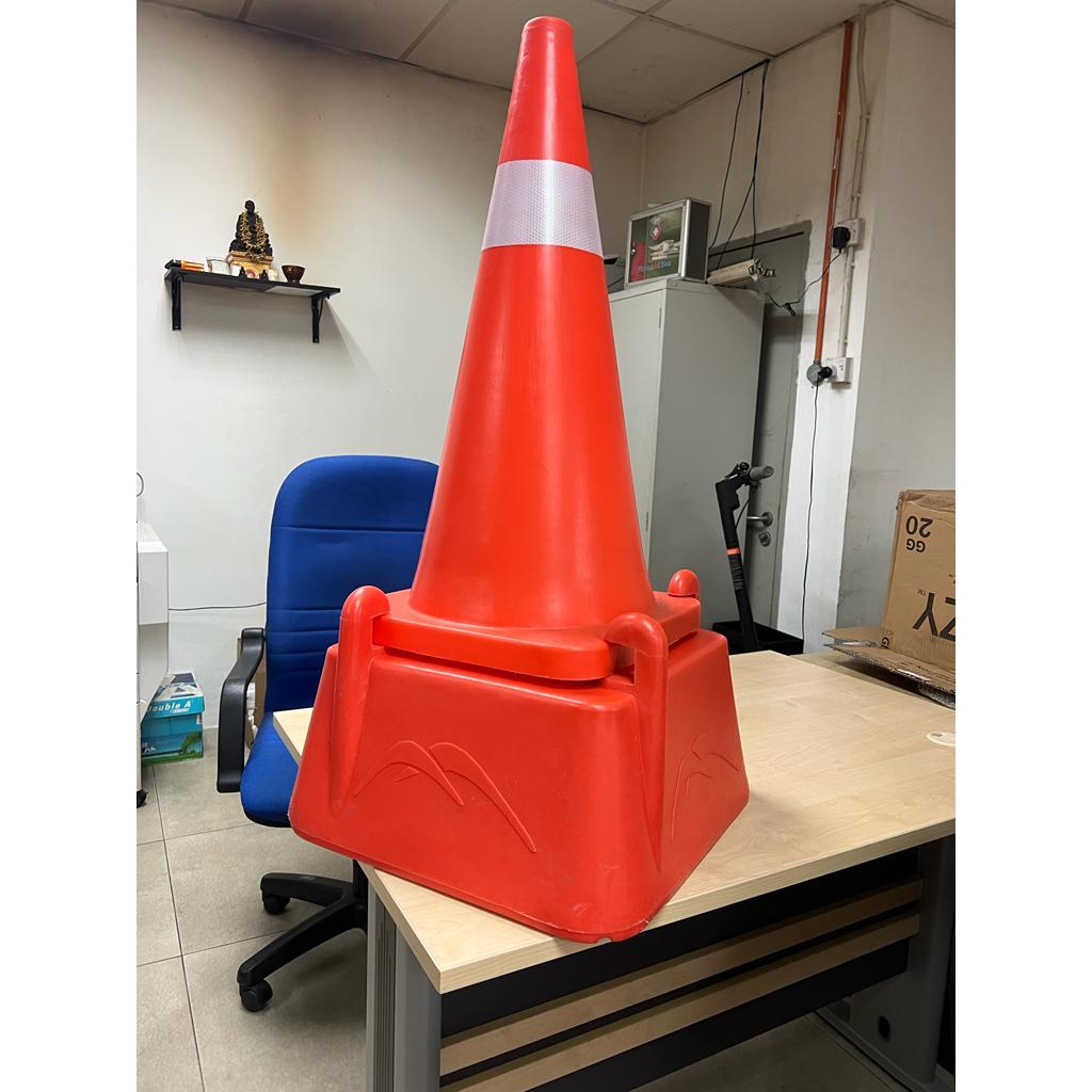 PE sandbase traffic cone 750 mm, 2.5 kg with reflective& Waterfilled ...