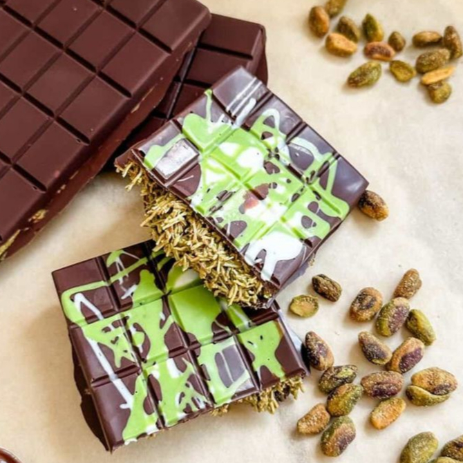 Trending Dubai Pistachio Kunafa Halal Chocolate Bar, Famous Chocolate ...