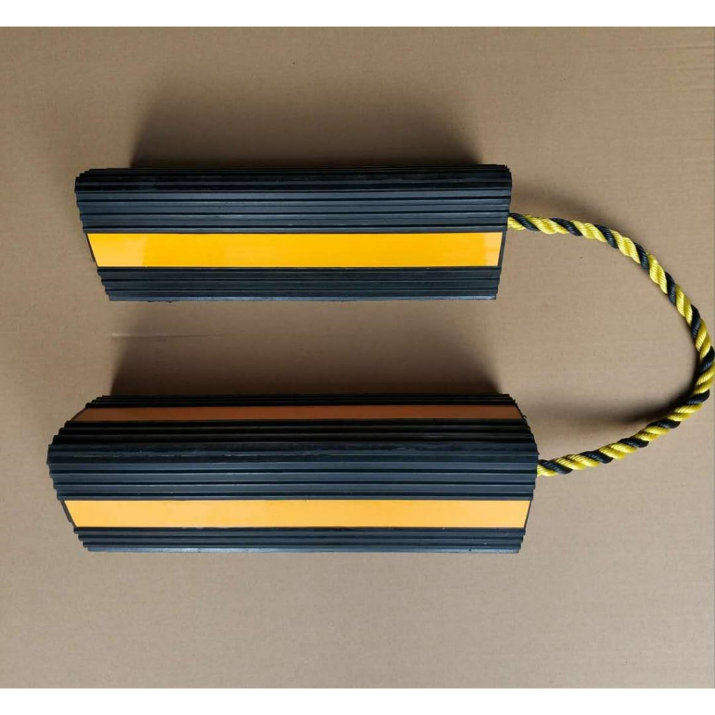 Rubber aircraft wheel chocks heavyduty type, 455*165*150 mm with string ...