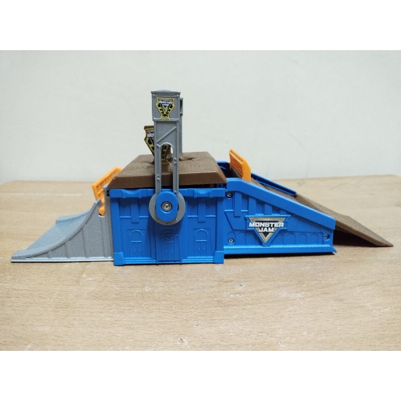 Monster Jam Mini Freestyle Flip & Go Arena Playset | Shopee Malaysia