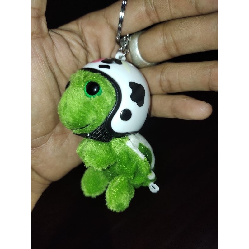 Penyu Helmet (keychain) | Shopee Malaysia