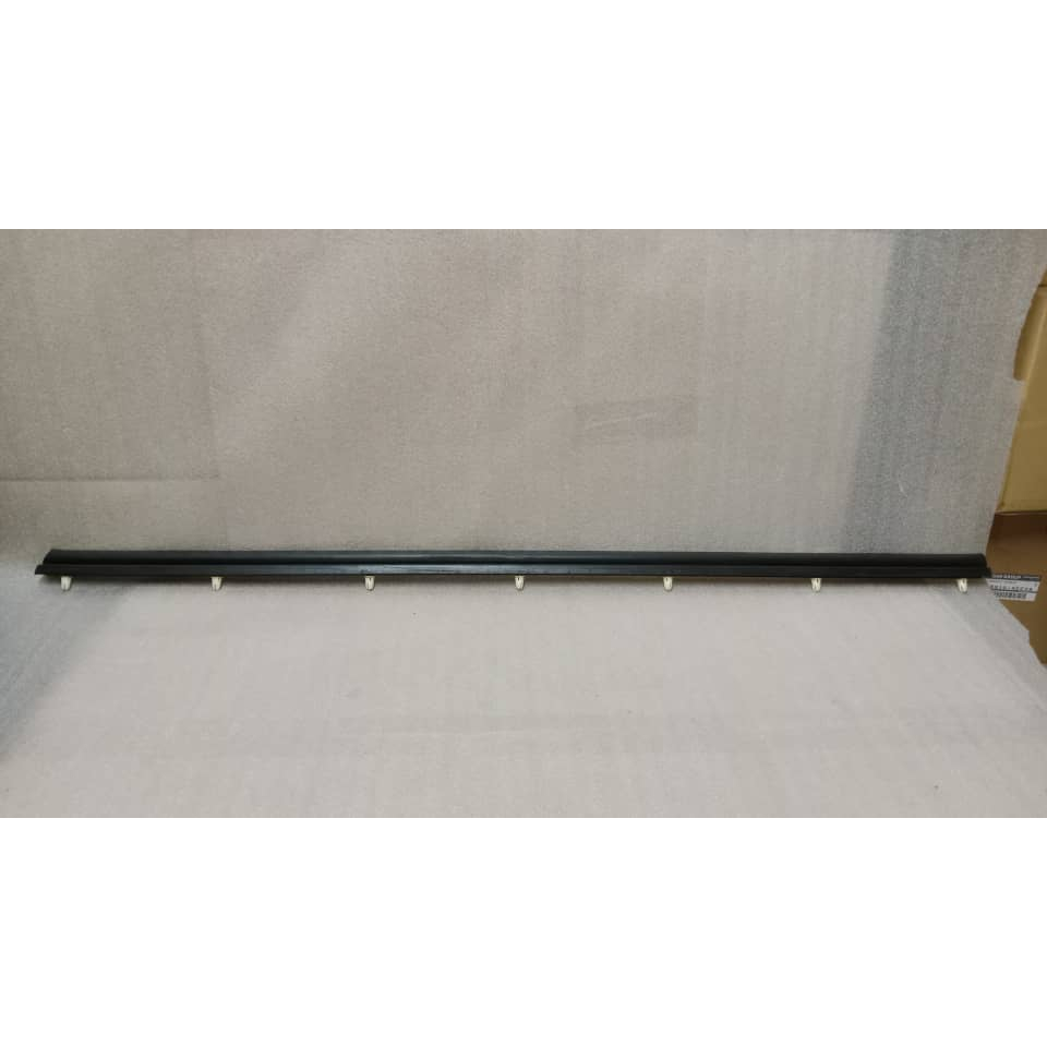 MERCEDES-BENZ W202 FRONT DOOR SILL PLATE TRIM STRIP BTM RUBBER MOULDING ...