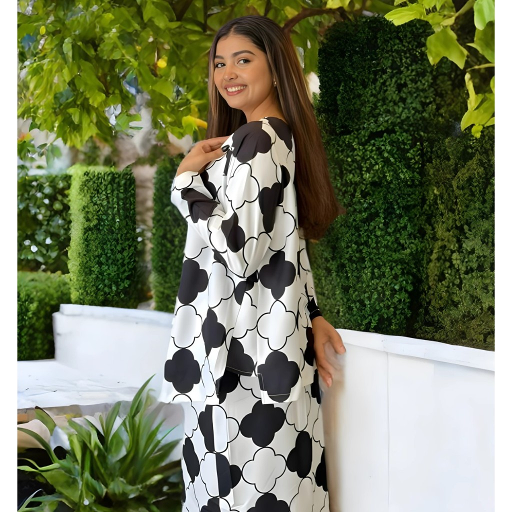 Salang Family Raya Women Baju Kurung Long Sleeve Monochrome Bloom Top ...
