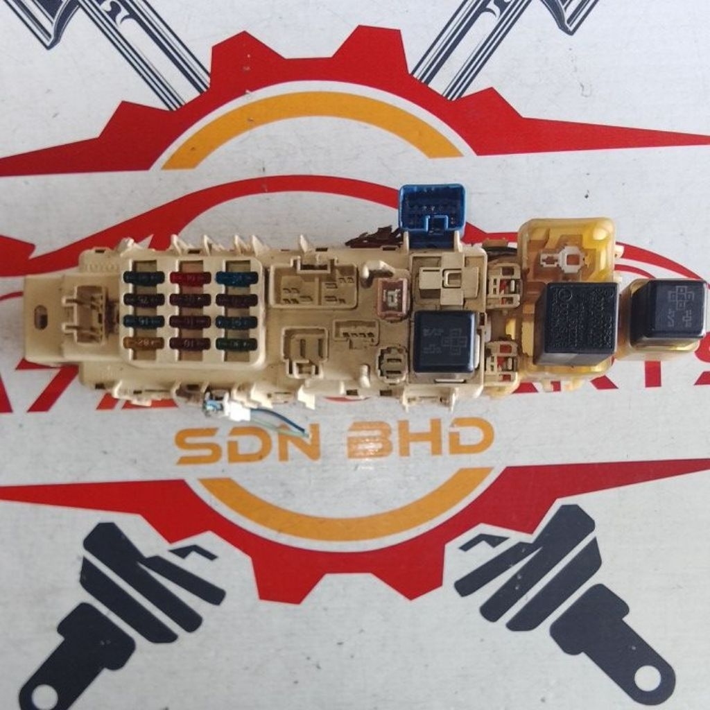Toyota Corolla AE101 inside fuse box used | Shopee Malaysia