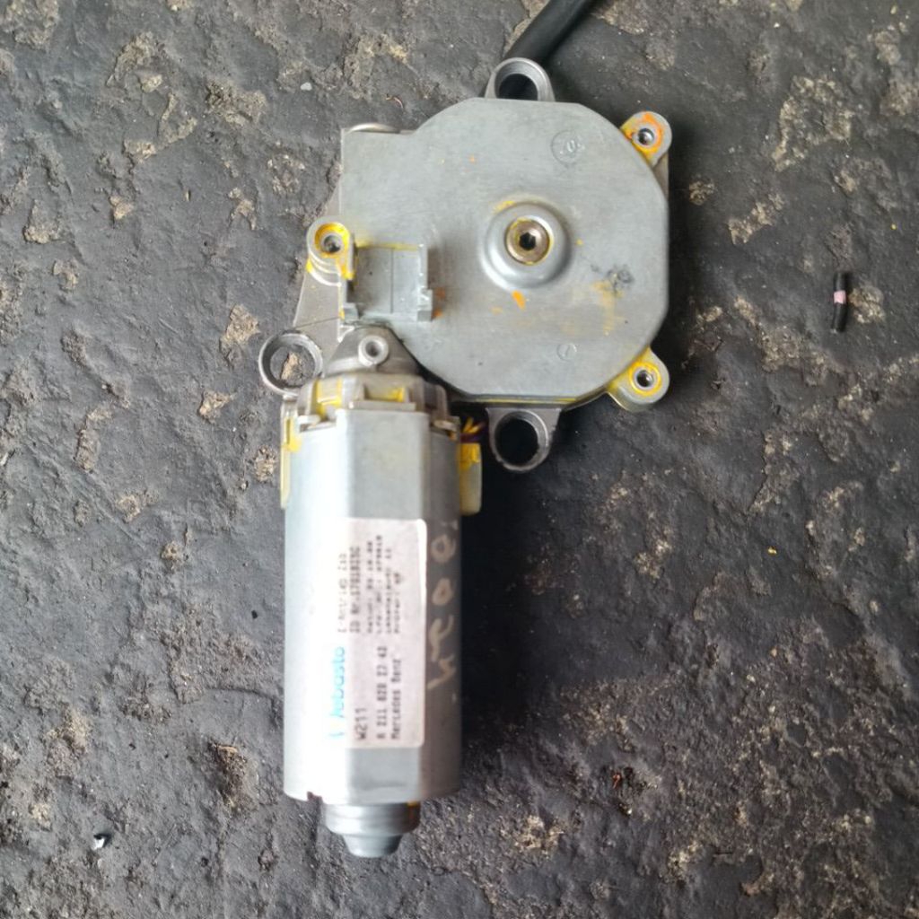 Mercedes E Class W211 Panoramic Sunroof Motor A2118202742 ( Used ...