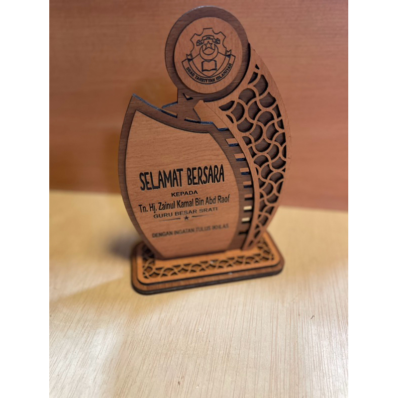 WOOD MEDAL PLAQUE CENDERAHATI MAJLIS KERAMAIAN PLAK KAYU HADIAH MEDAL ...