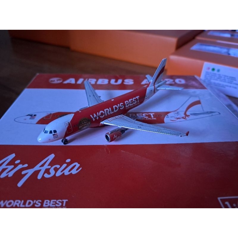 (RESERVED) 1/400 scale Airasia A320 Skytrax Phoenix Model Aircraft ...