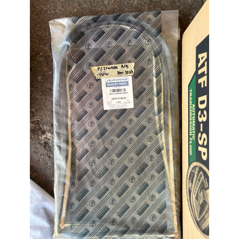 PROTON ISWARA AEROBACK REAR BONNET REFLECTOR RUBBER GARNISH | Shopee ...