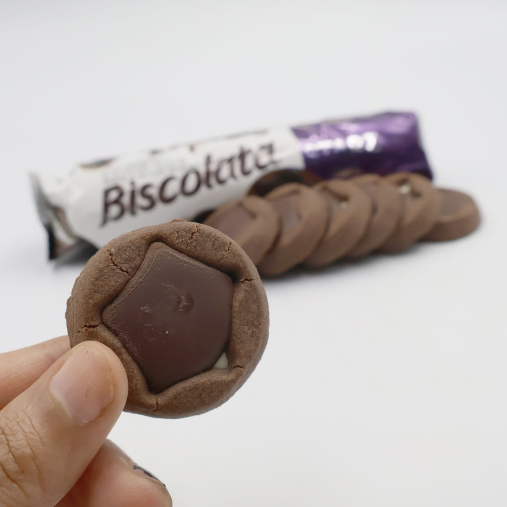 BISCOLATA STARZ dark , Bitter Chocolate Coated Biscuit Milk cream 88g ...