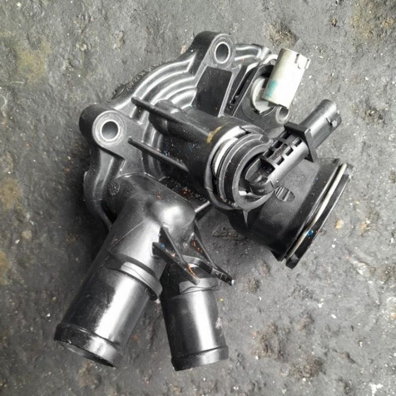 Mercedes M271 enging Coolant Thermostat Housing | Shopee Malaysia