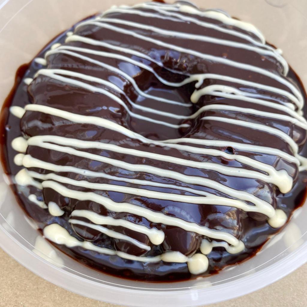 CHOCOLATE MOIST CAKE drizzle with HAZELNUT SAUCE | Shopee Malaysia