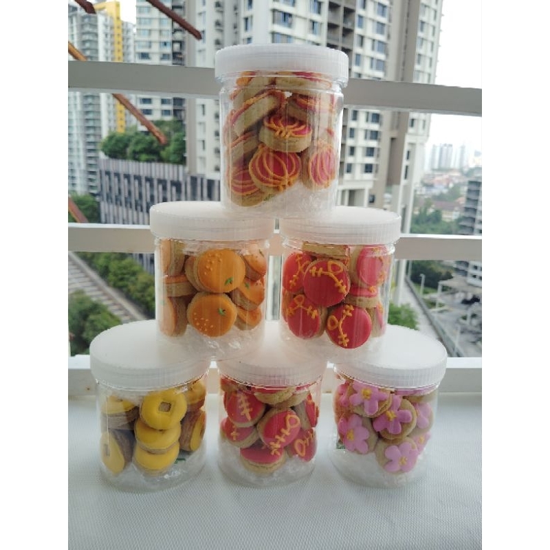 CNY mini icing cookies (1 bottle= 1 design) | Shopee Malaysia