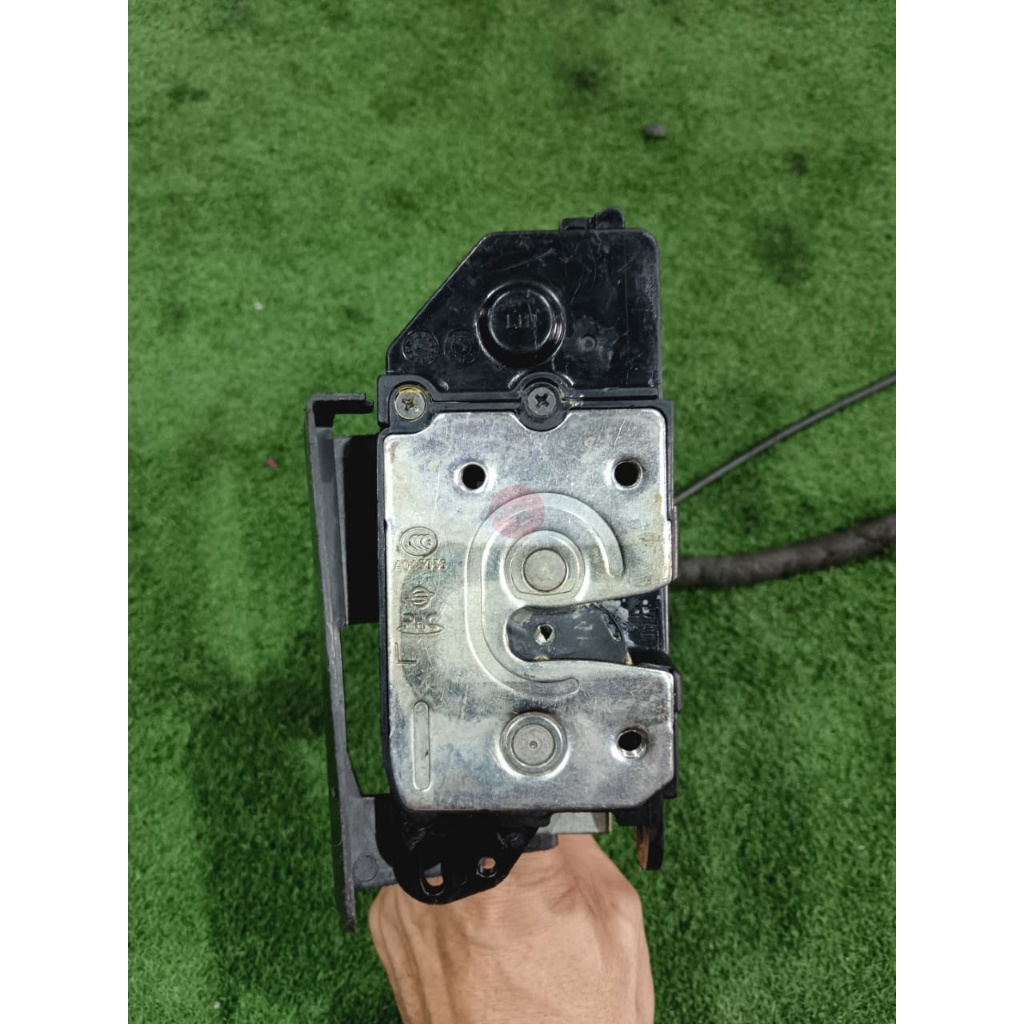 Proton Exora Front Left Inner Door Lock With Center Lock 5 Pin Used ...