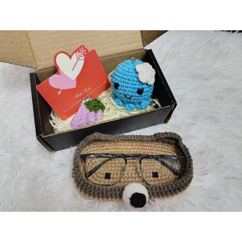 gift box/surprise box set (tempat letak kaca mata/ aksesori + keychain ...